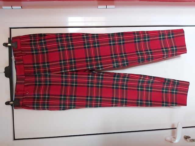 Bershka karirane pantalone