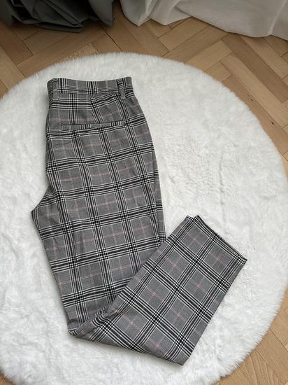 Bershka karirane pantalone