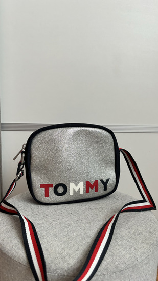 Tommy Hilfiger torbica