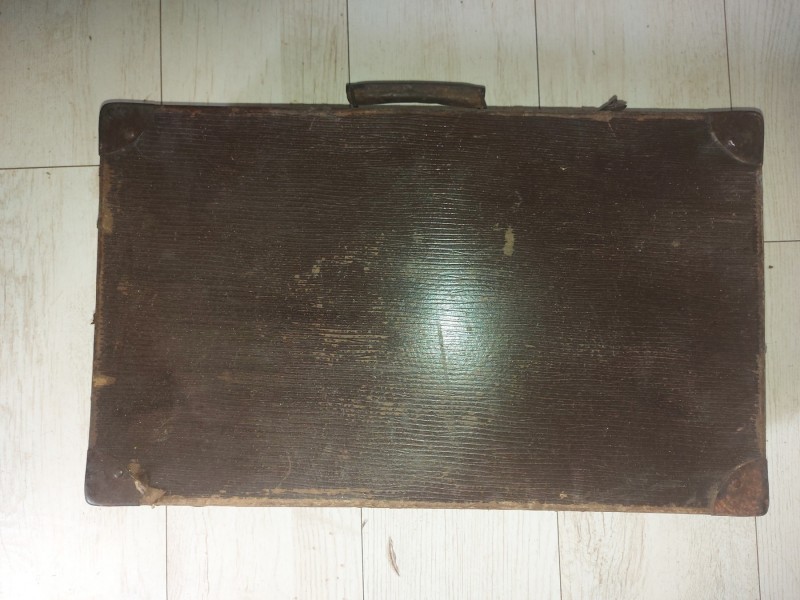 Stari kofer oko 100 godina