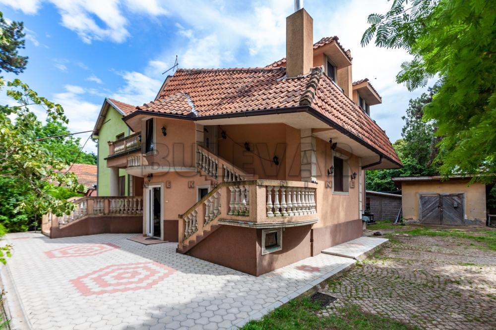 Naselje Milka Protić ulica 1., Četvorosoban stan na prodaju, 270m2, 198.000€