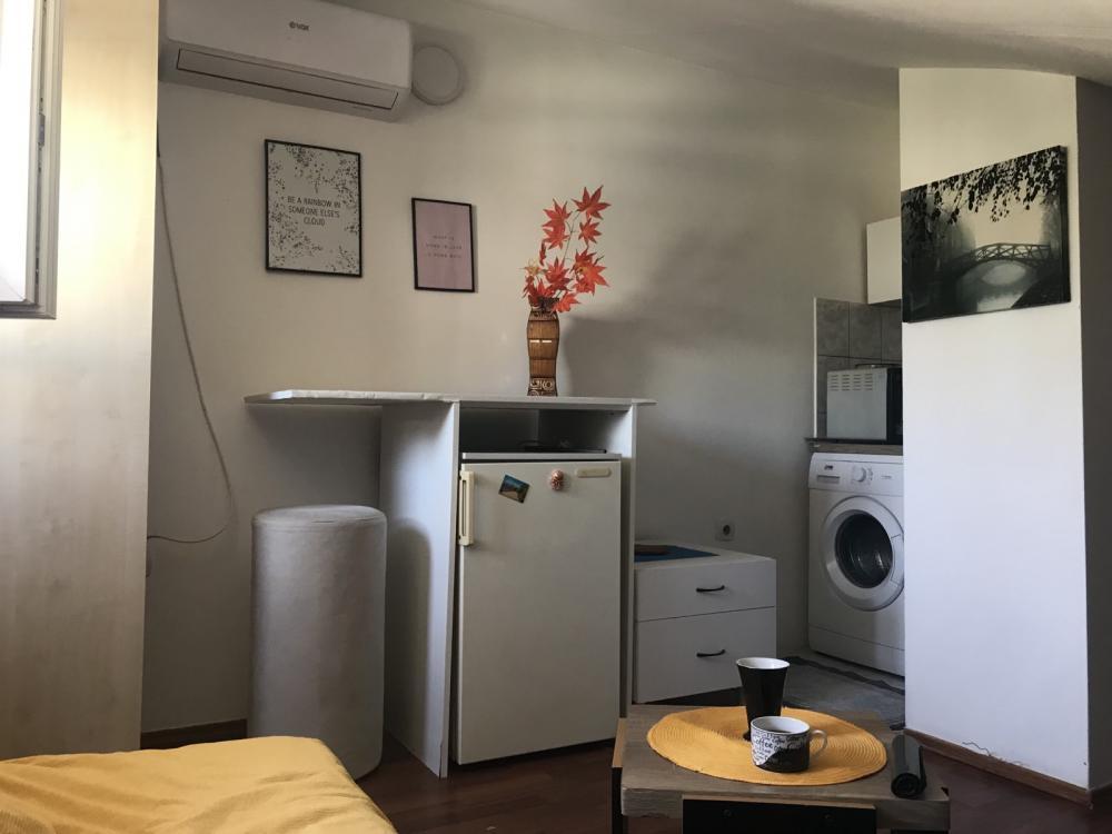 21 maj, Jednosoban stan za izdavanje, 30m2, 200€