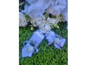 Cvetići za kićenje svatova - bela traka-srebrne bobice