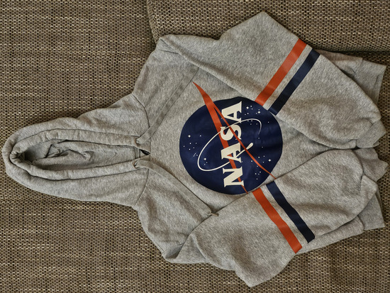 H&M NASA duks