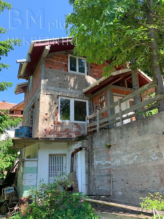 Na prodaju vikend kuća, Prosek, 51. 000 eur.