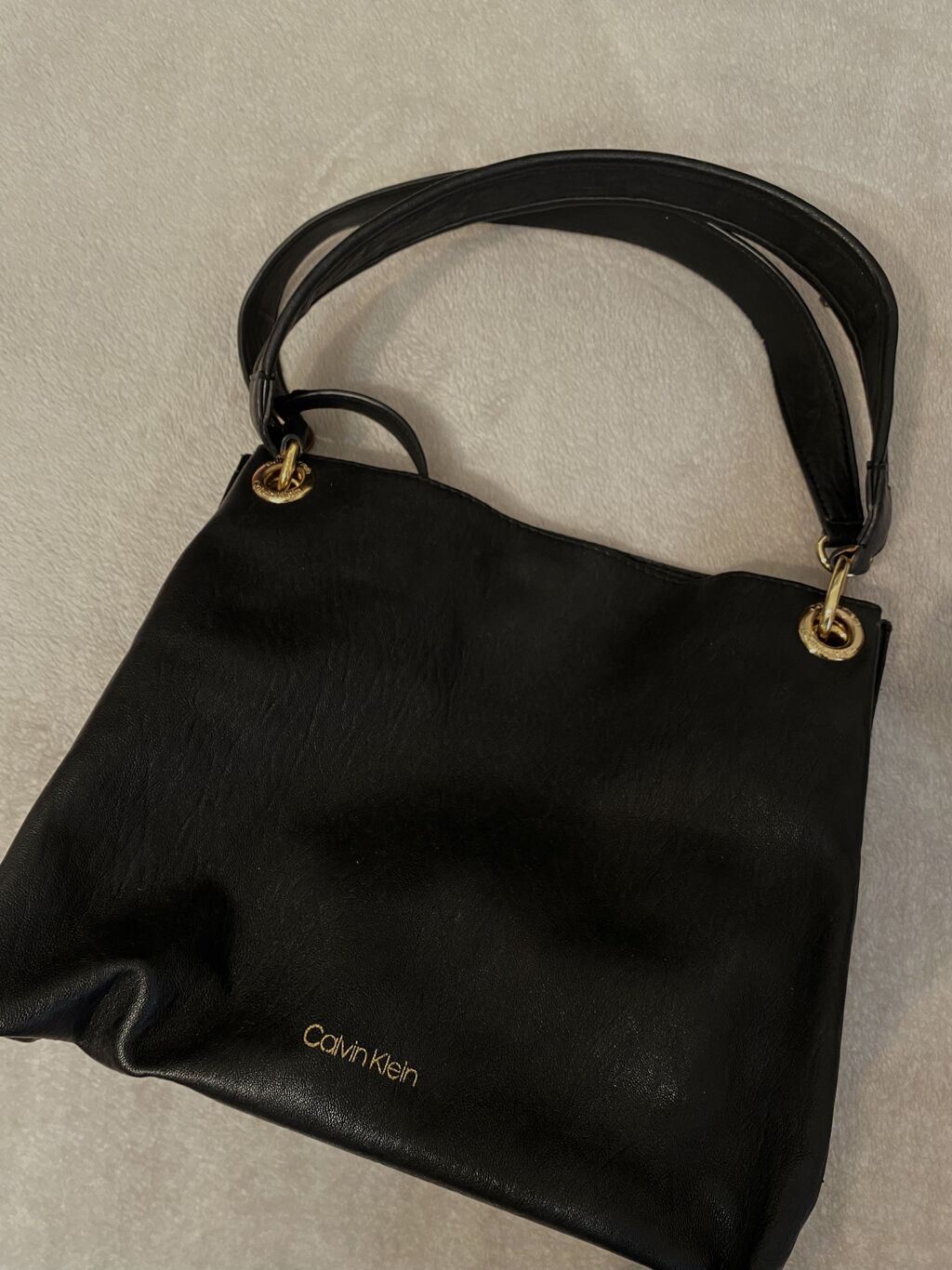 Original Calvin Klein kožna crna torba. Nošena samo par puta, bez