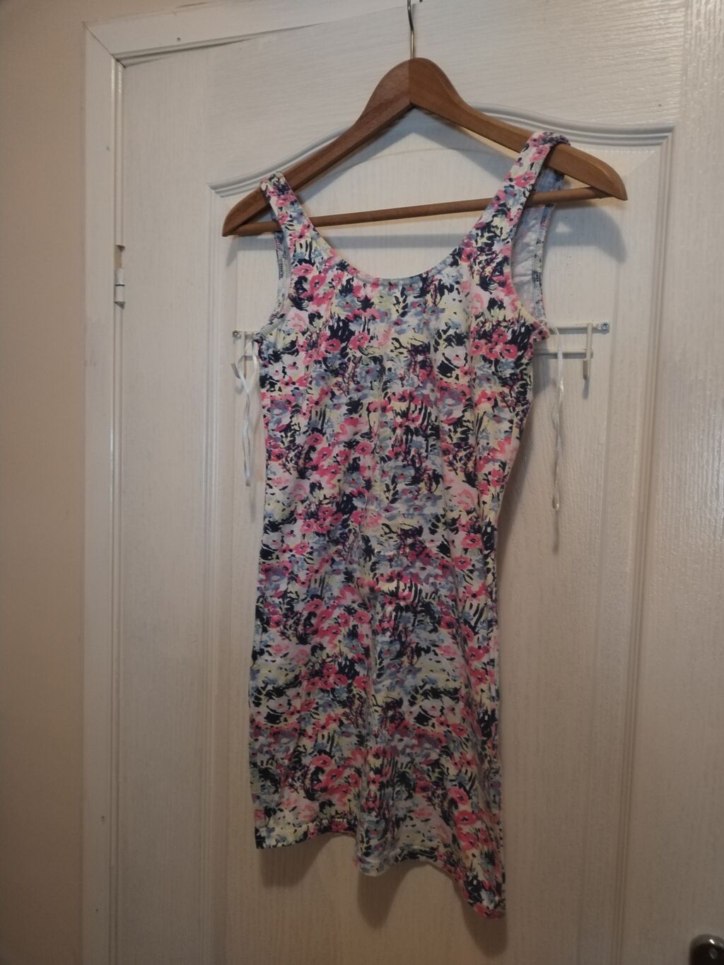 H&M cvetna mini haljina. Veličina XS sa elastinom