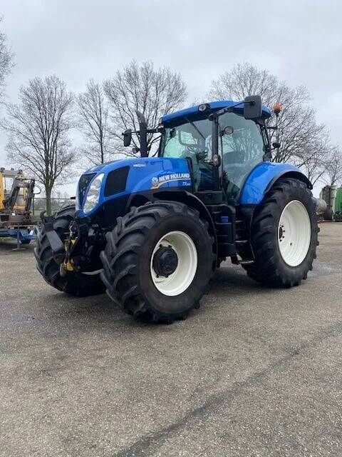 New Holland T7 210 T7.210 traktor točkaš