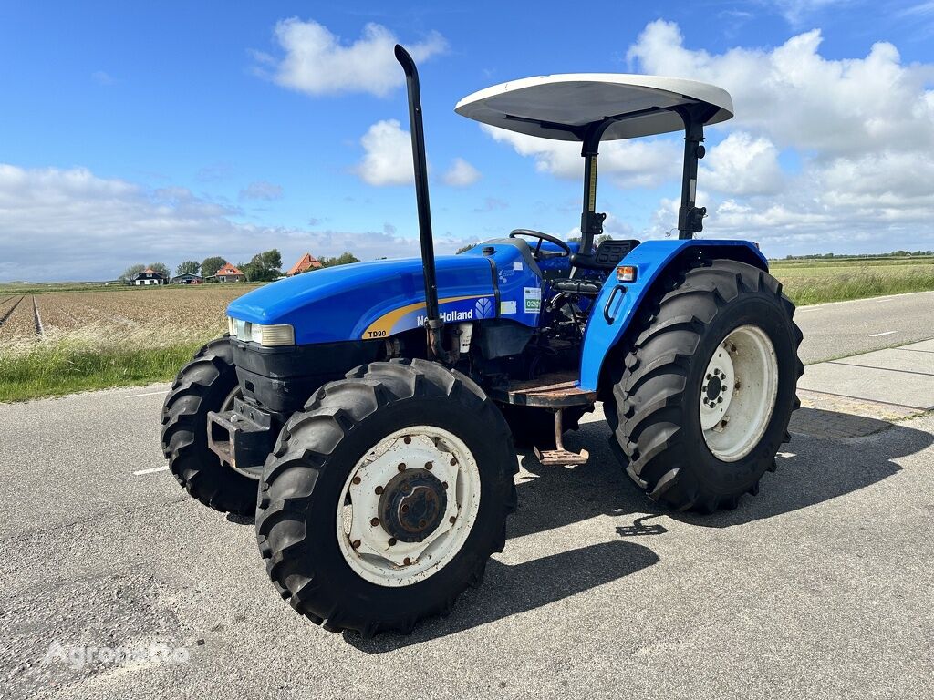 New Holland TD90 traktor točkaš