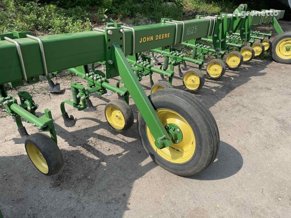 John Deere 8 R kultivator