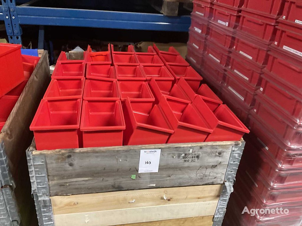 Prodaje se Partij magazijnbakken (ca. 150x) kontejner za skladištenje na aukciji