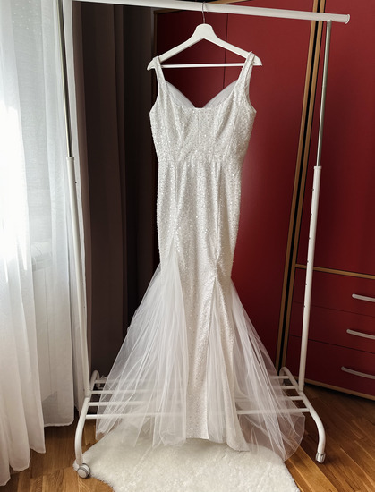 Bela svečana haljina / venčanica