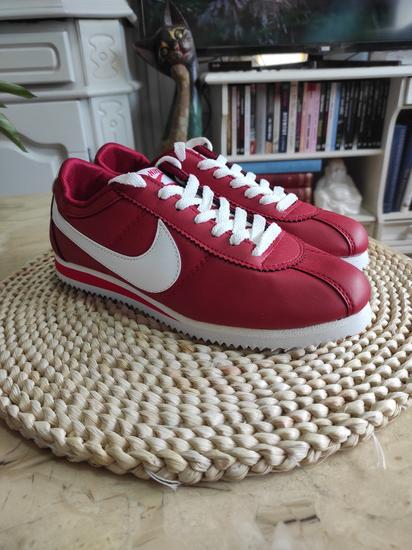 Nove Nike patike 41