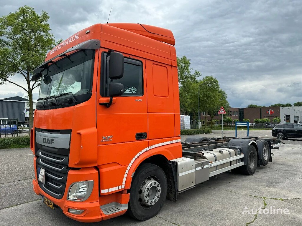 DAF XF 440 6X2 BDF EURO 6 FULL AIR vozilo za prevoz kontejnera