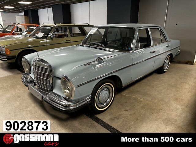 Mercedes-Benz 250S Limousine - W108 sedan