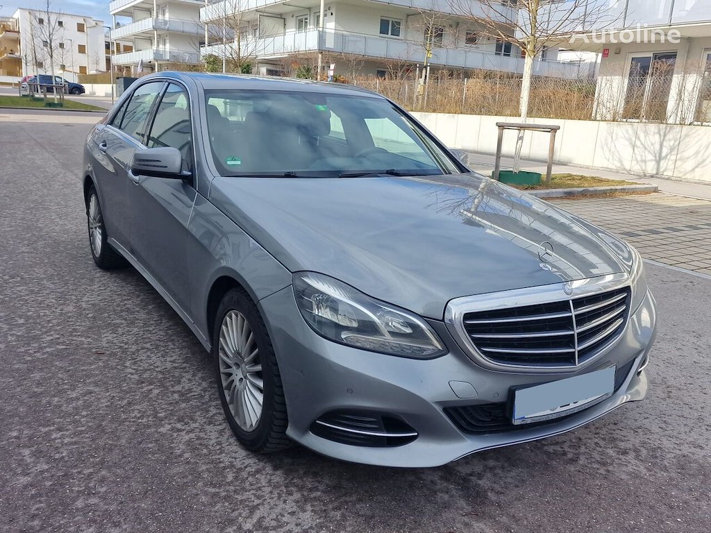 Mercedes-Benz E200 limuzina