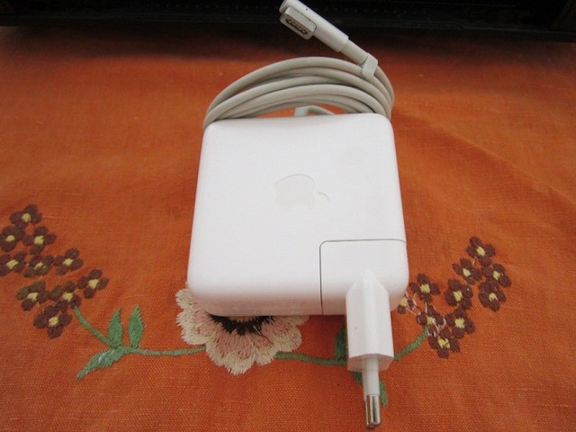 Apple ORGINAL MagSafe 1 60 W