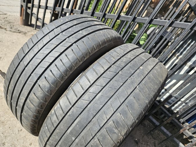 225/55 R17 Bridgestone