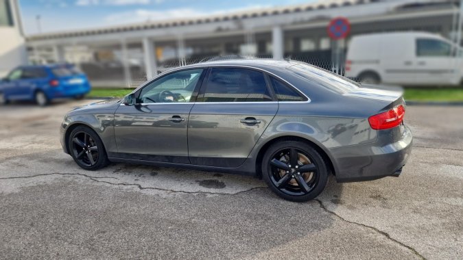 Audi A4 2.7 tdi S line Kompletan auto u delovima A4 B8 2.7 TDI