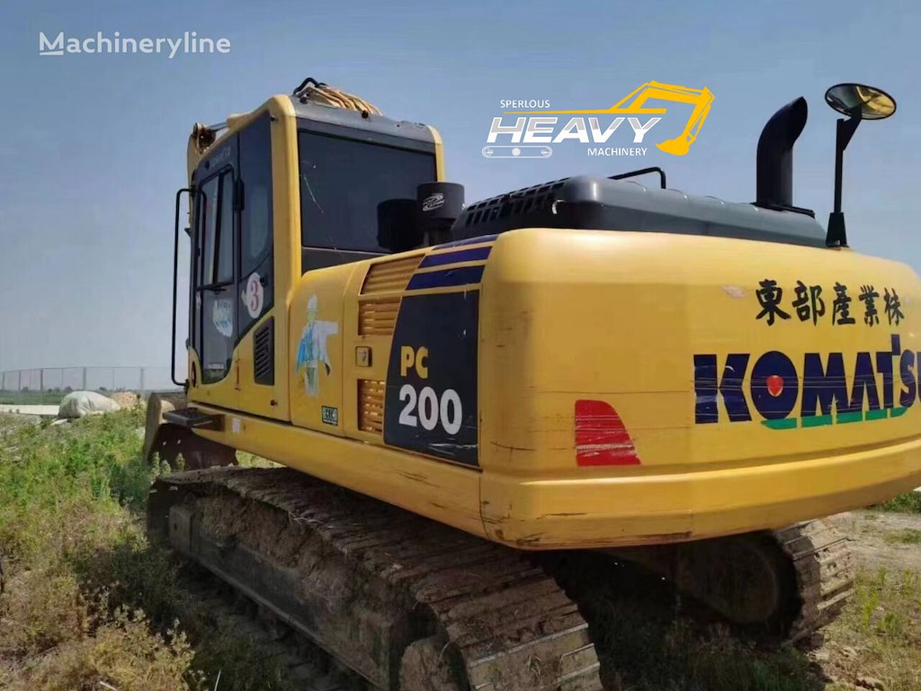 Komatsu PC200-8M0 bager na šinama