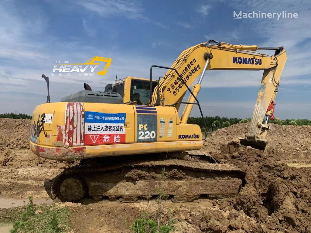 Komatsu PC220-8M0 bager na šinama