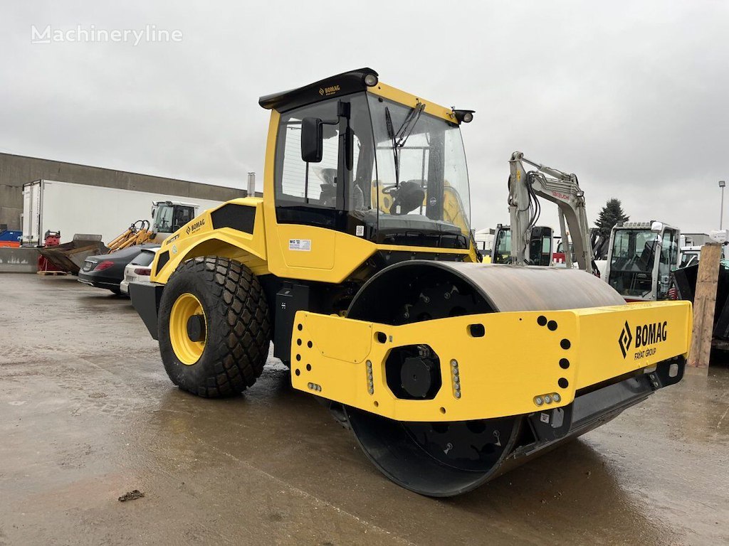 Novi BOMAG BW 213-D5 kompaktor s jednim valjkom