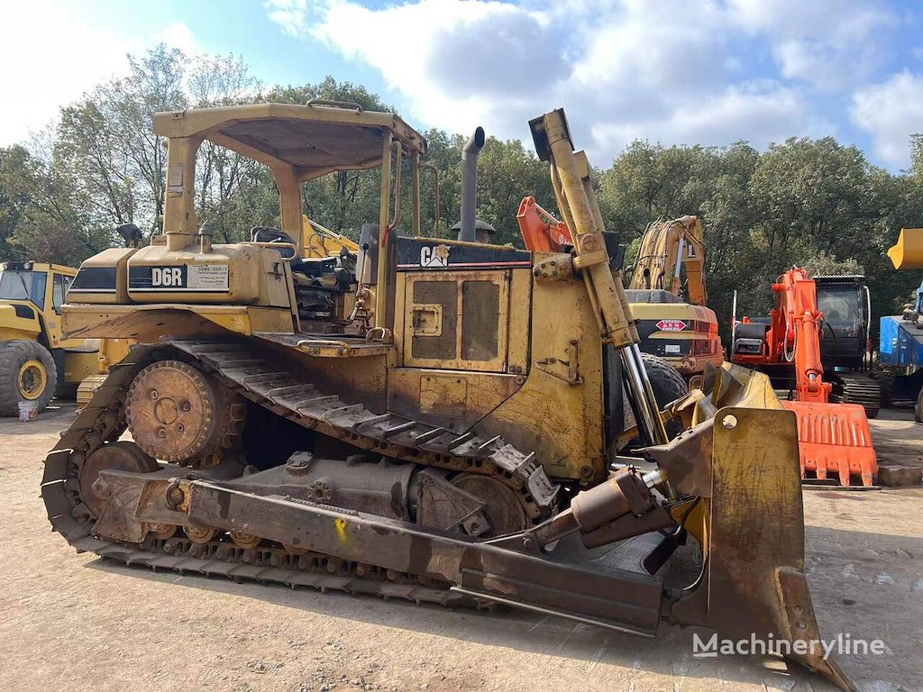 Caterpillar D6R buldožer