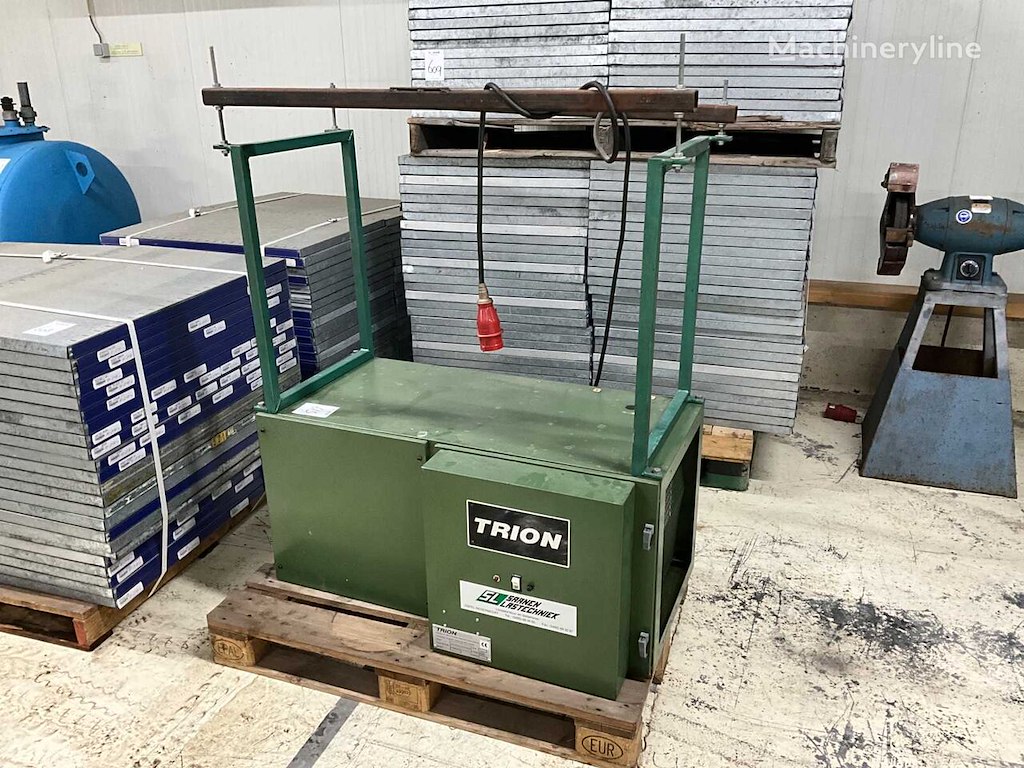 Prodaje se Trion TI300 industrijski sakupljač prašine na aukciji