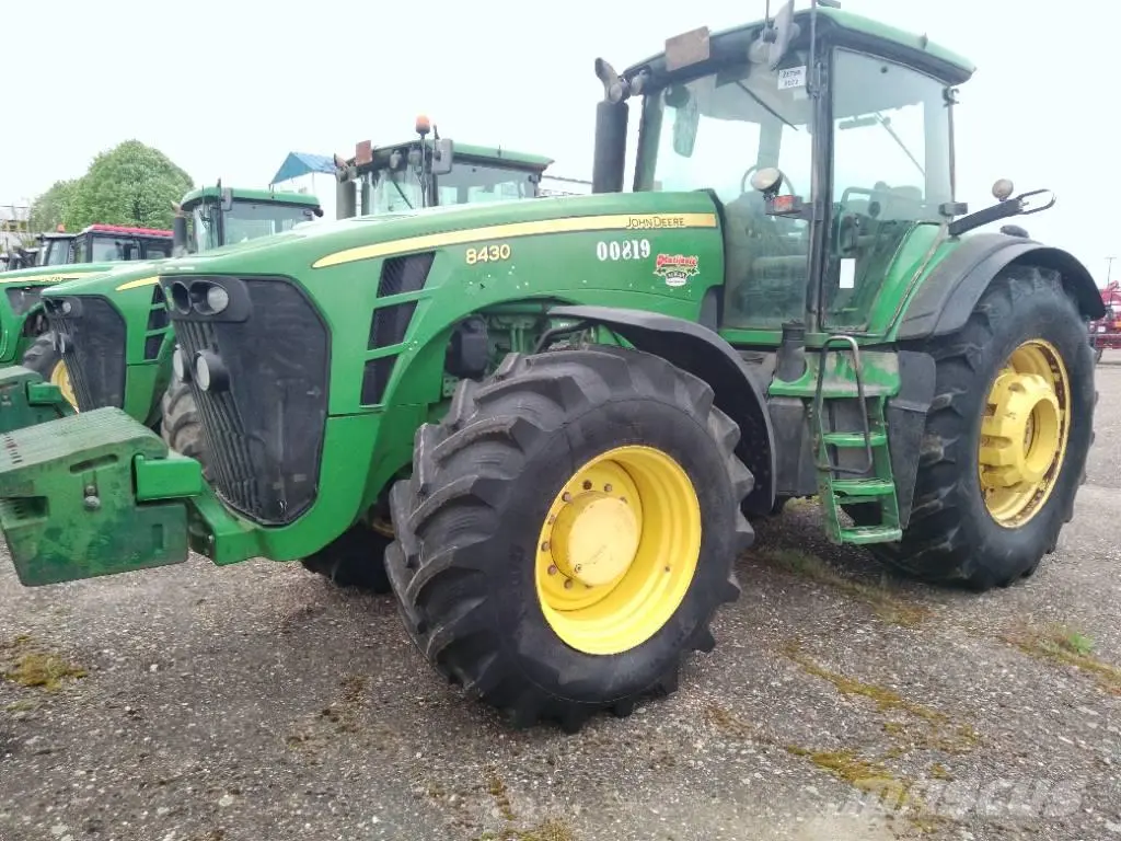 John Deere 8430