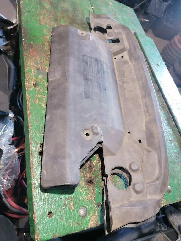 Poklopac veznog lima BMW E36