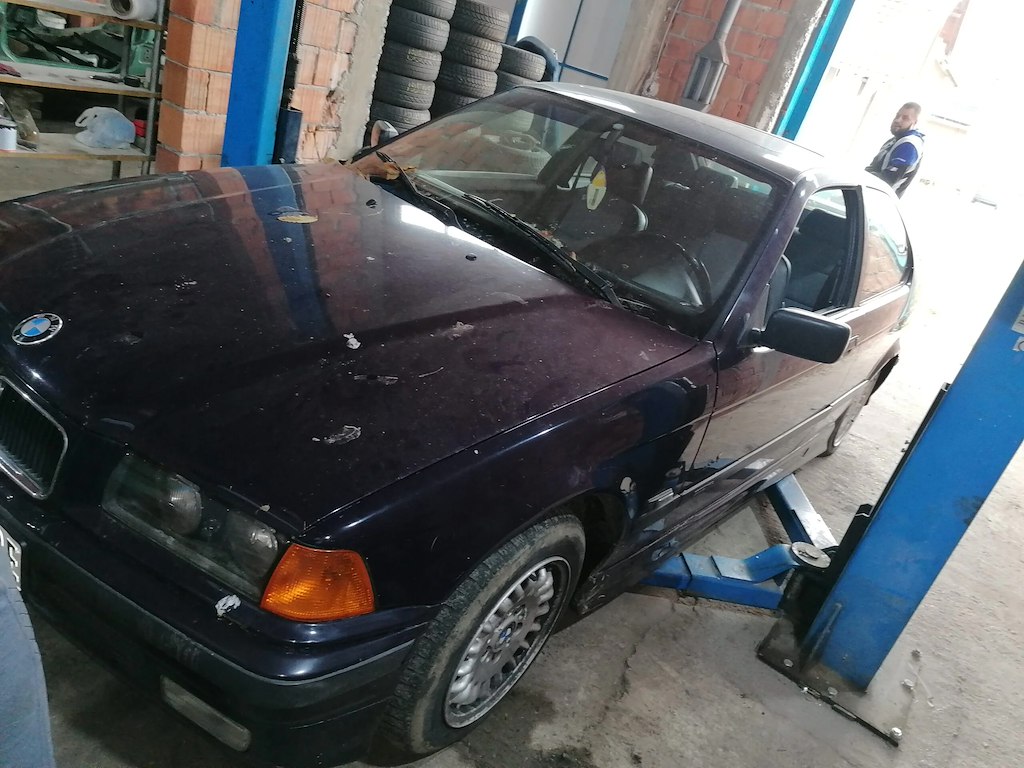 Polovni i novi delovi BMW E36