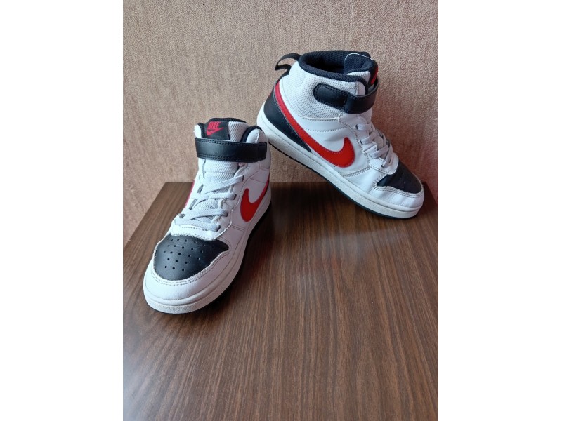 PATIKE "NIKE" br. 33/21cm.