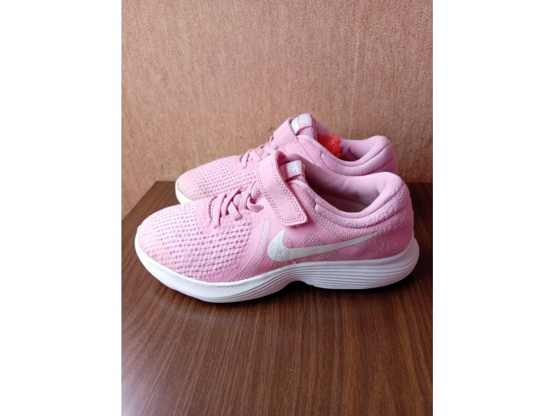 PATIKE "NIKE" br. 35/22cm.