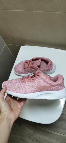 NIKE pink