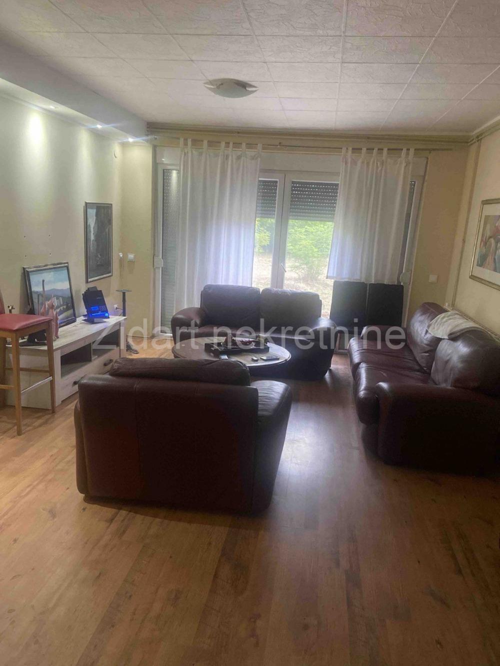 Kuća na prodaju, 200m2, 95.000€