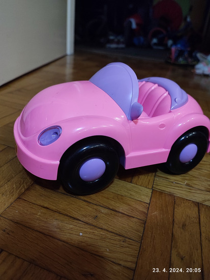 Roze auto za lutke