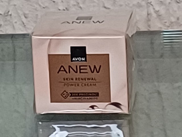 Avon Anew Renewal Power krema za lice