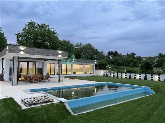 Luksuzna vila sa bazenom i pogledom na Dunav! 210m