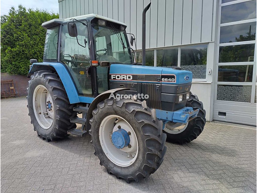 Prodaje se Ford Vierwielaangedreven landbouwtractor - 1992 traktor točkaš na aukciji