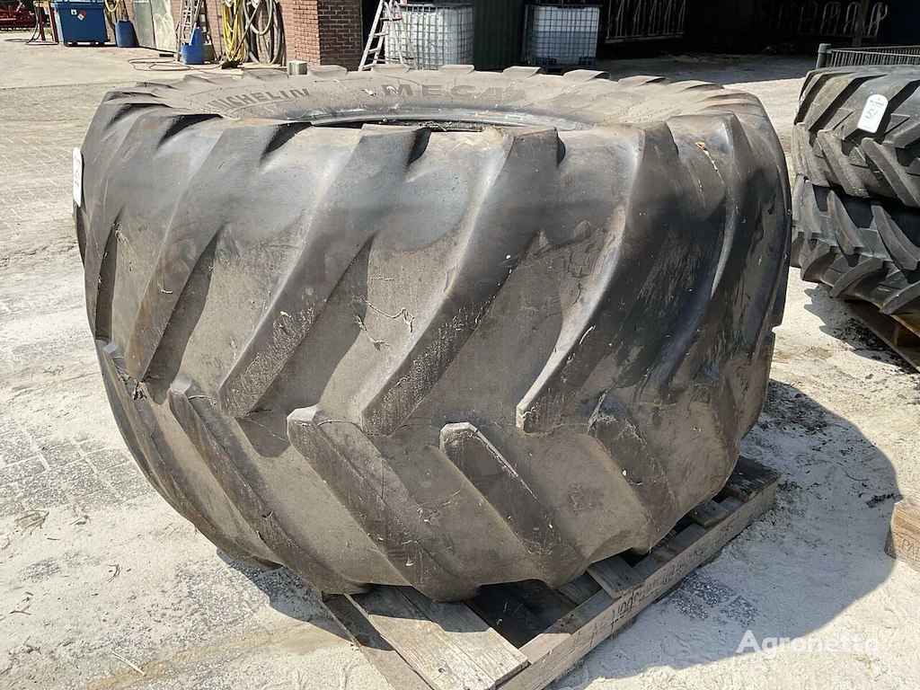 Prodaje se Michelin MegaXbib gumu za traktore na aukciji