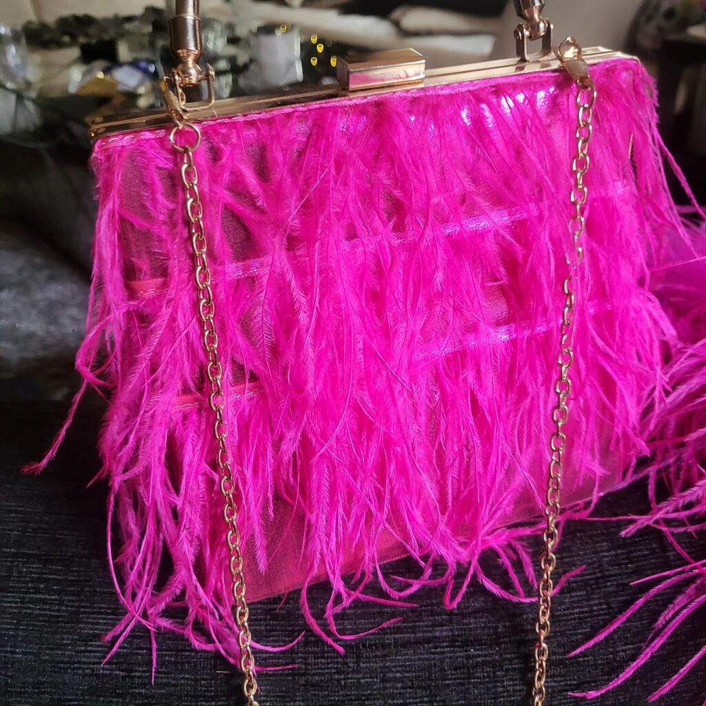 MELI MELO, super elegantna torbica sa zlatnim lancem od nojevog perja