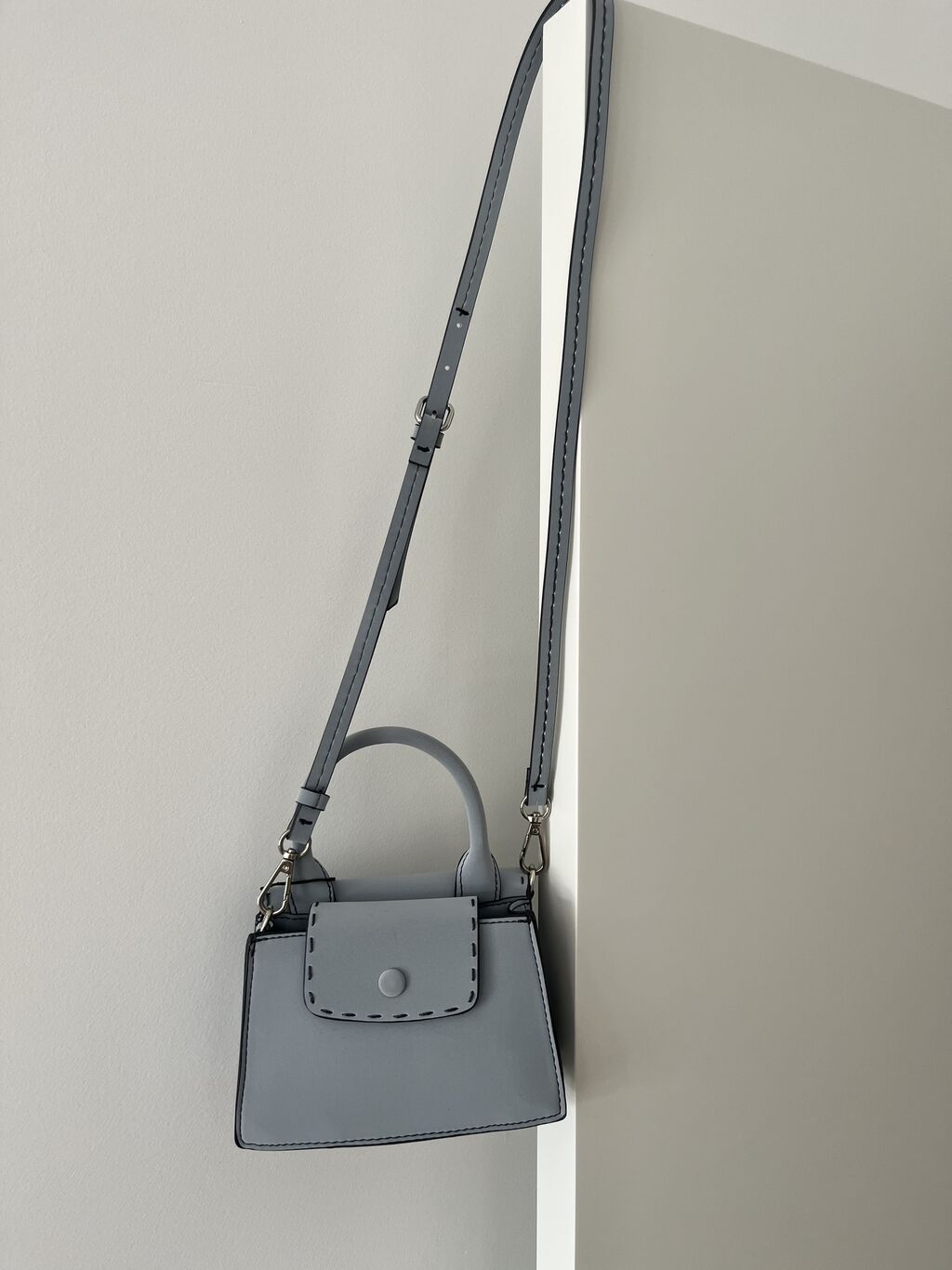 Zara nova torbica. Mala plavo/siva torba