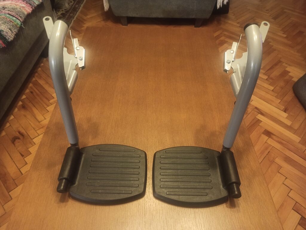 Par novih držača za noge za invalidska kolica i toaletne stolice