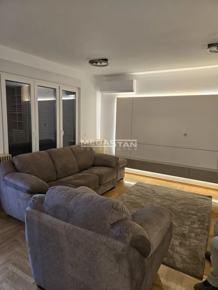 Izdavanje, trosoban stan, 107m², Palilula Sve Podlokacije, Beograd