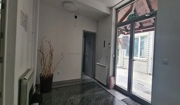 Izdavanje, poslovni prostor, 360m2, Savski Venac, Beograd