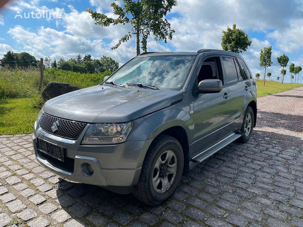 Suzuki Grand Vitara 2.0L krosover