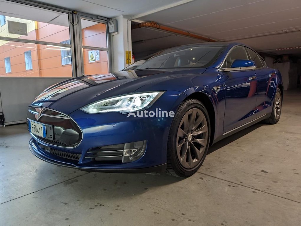 Tesla Model S 90 D sedan