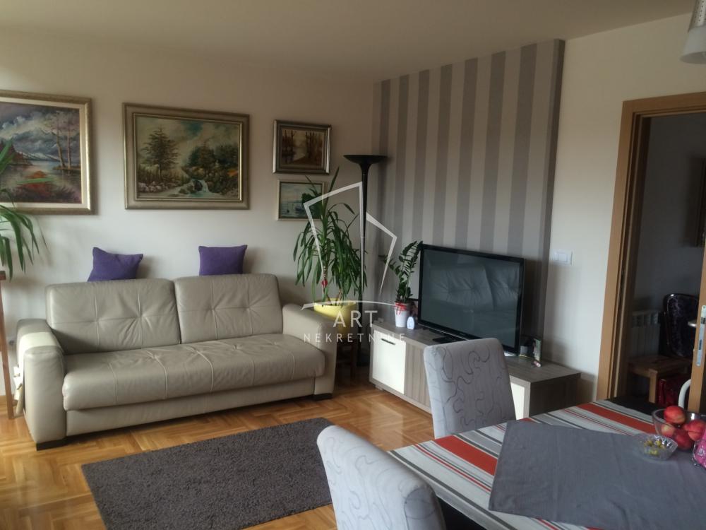 Namesten stan, duplex, lux ID#7999 1.500 €