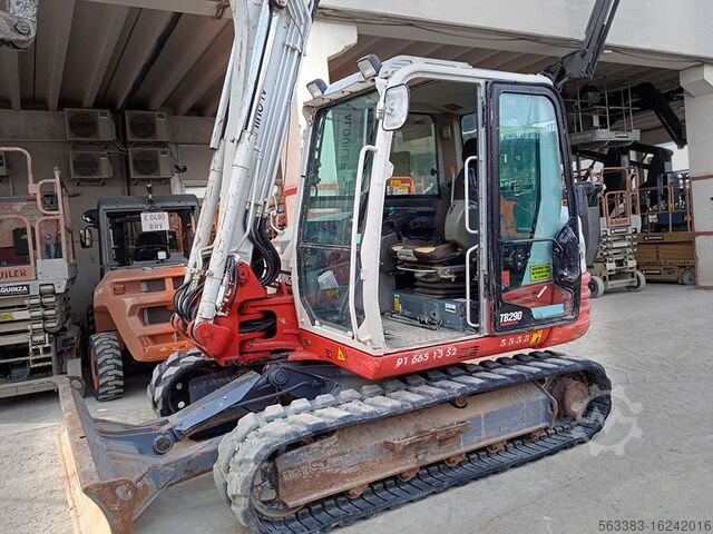 Mini bageri
Takeuchi TB290