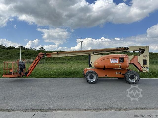 Artikulisan bum lift
JLG 800AJ